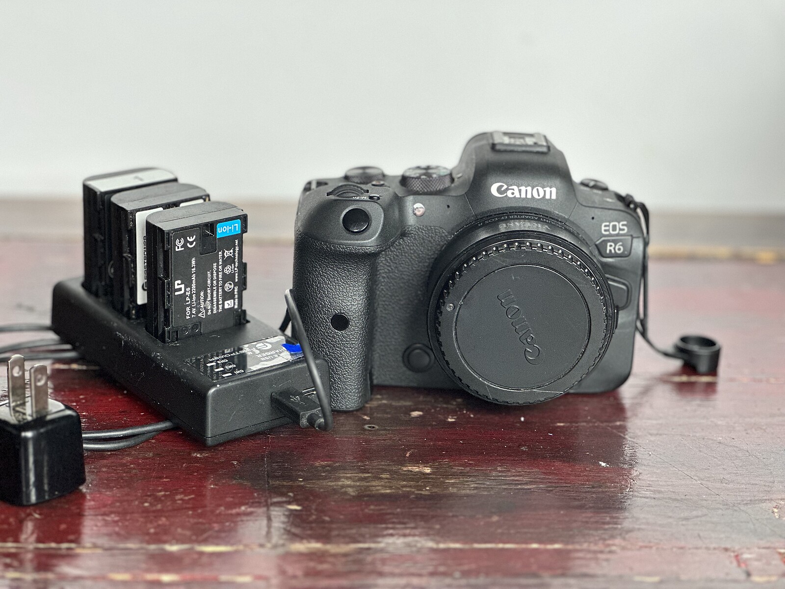 Rent a CanonEOS R6 +3 batteries and charger + RF to EF adapter, Best ...