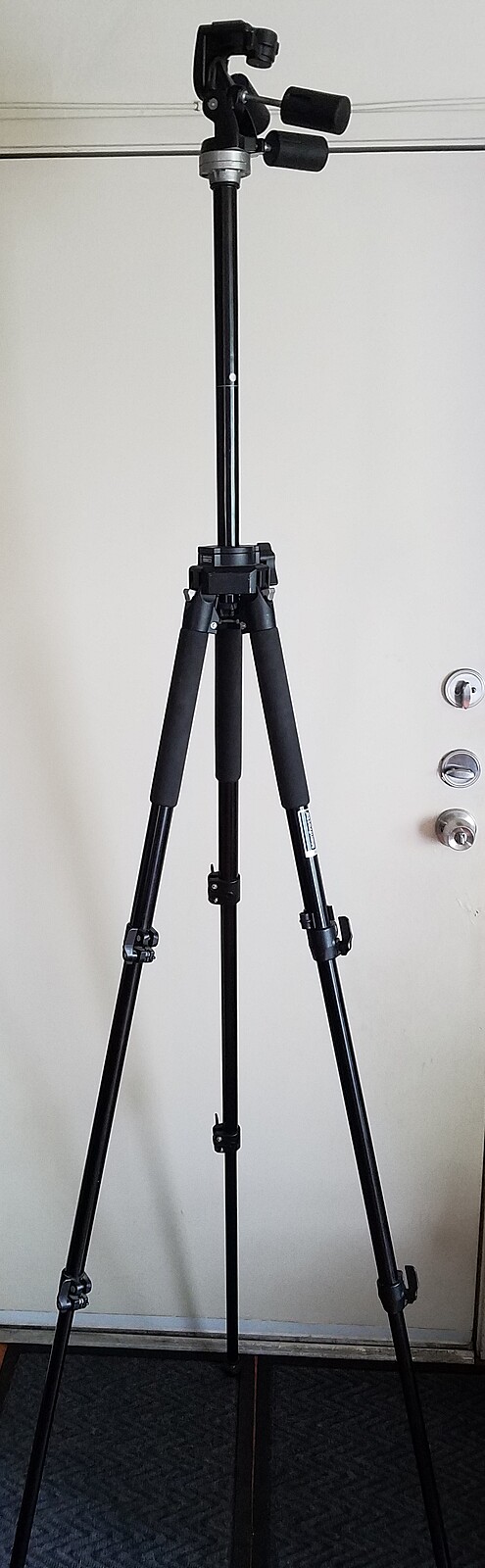 Rent a 32" Manfrotto Bogen 3030 3-way Pan/Tilt Tripod - black , Best ...