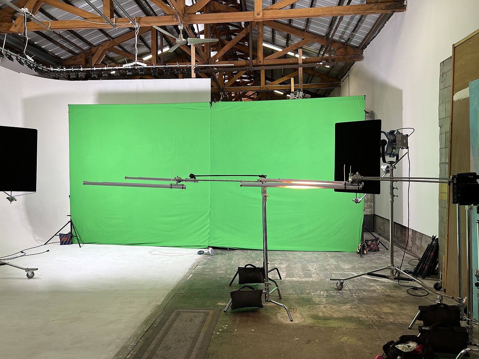 Rent a 4x Impact 10 x 24' Chroma Green screen, Best Prices | ShareGrid ...